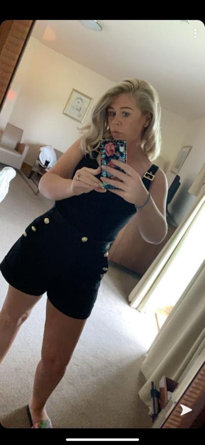 am I hot F27 | Scrolller