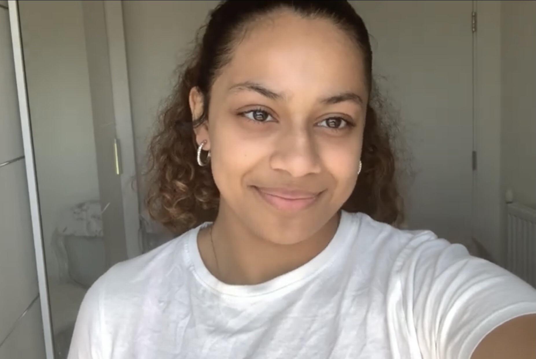 Am I Hot Without Makeup F22 Scrolller