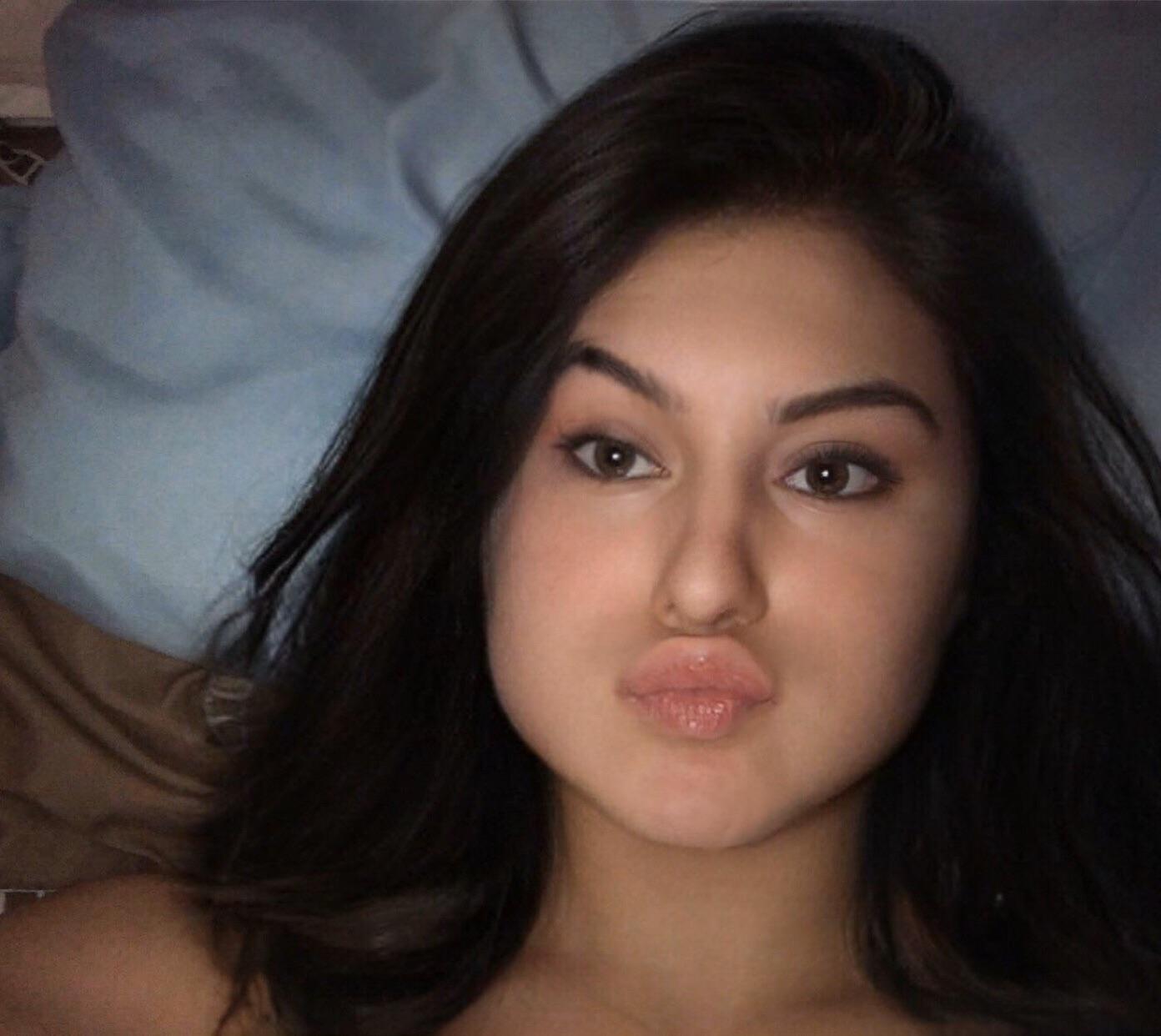 am i kissable ? | Scrolller