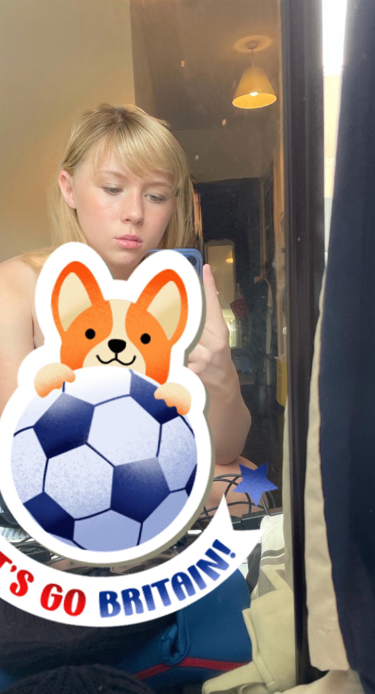 Am I pretty?.. | Scrolller