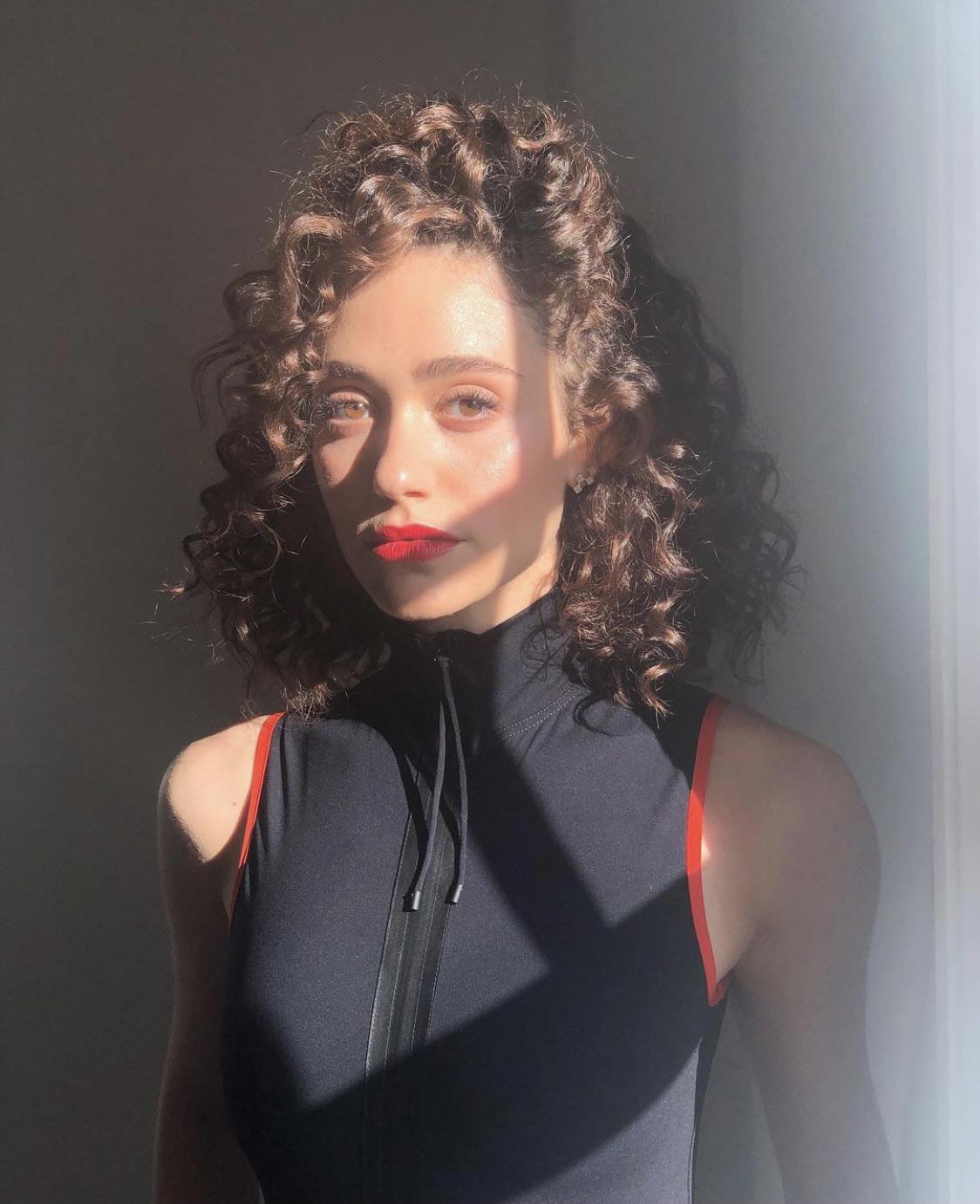 Am I the only one who had no idea Emmy’s hair was naturally this curly ...