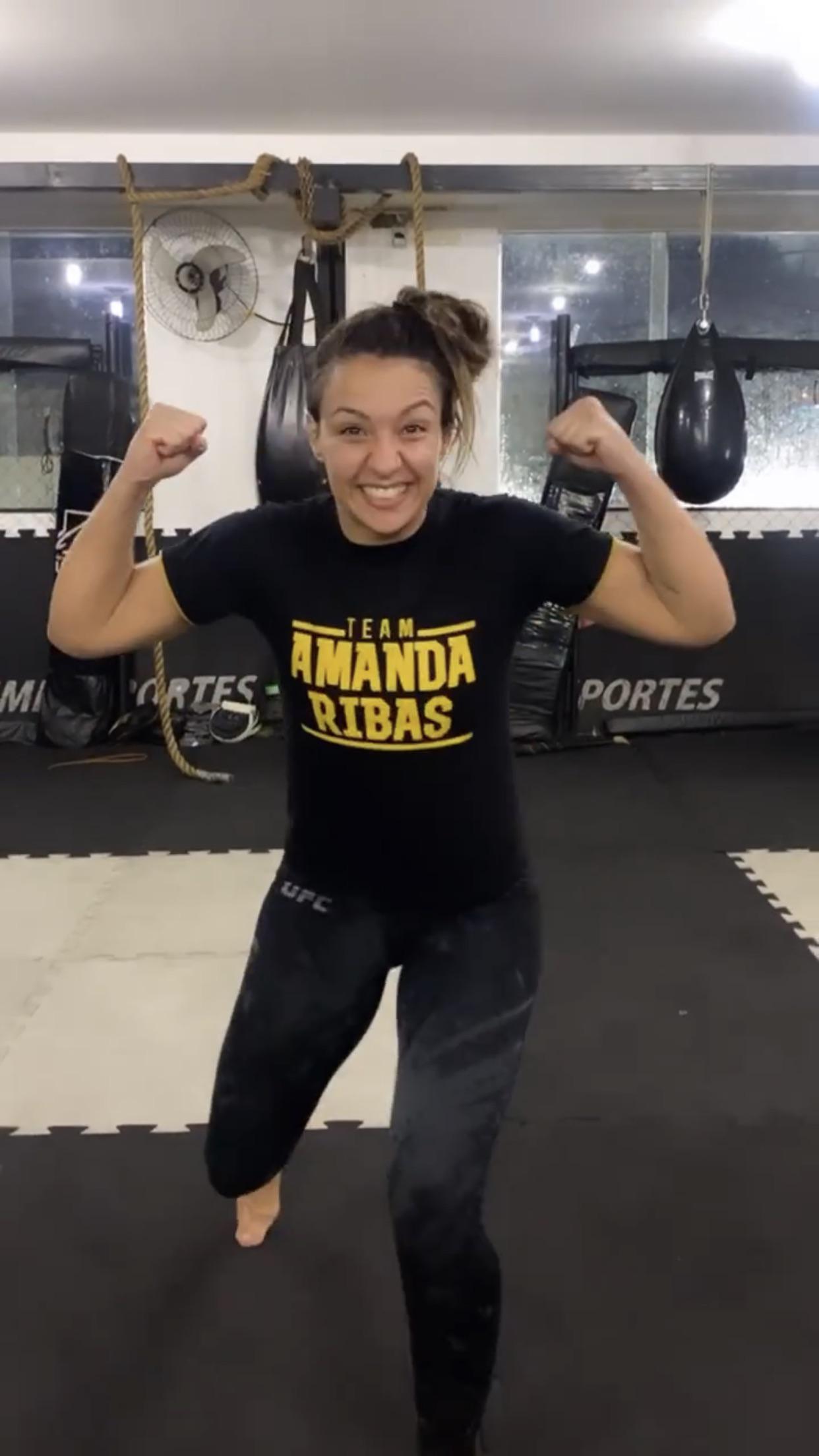 Amanda Ribas | Scrolller