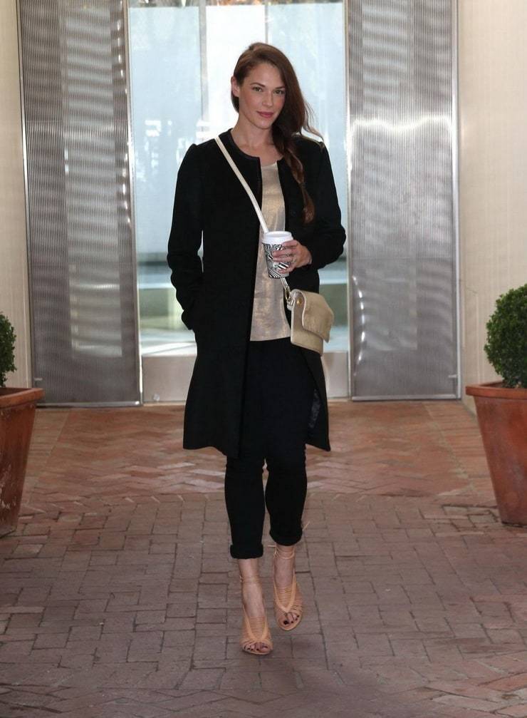 Amanda Righetti | Scrolller