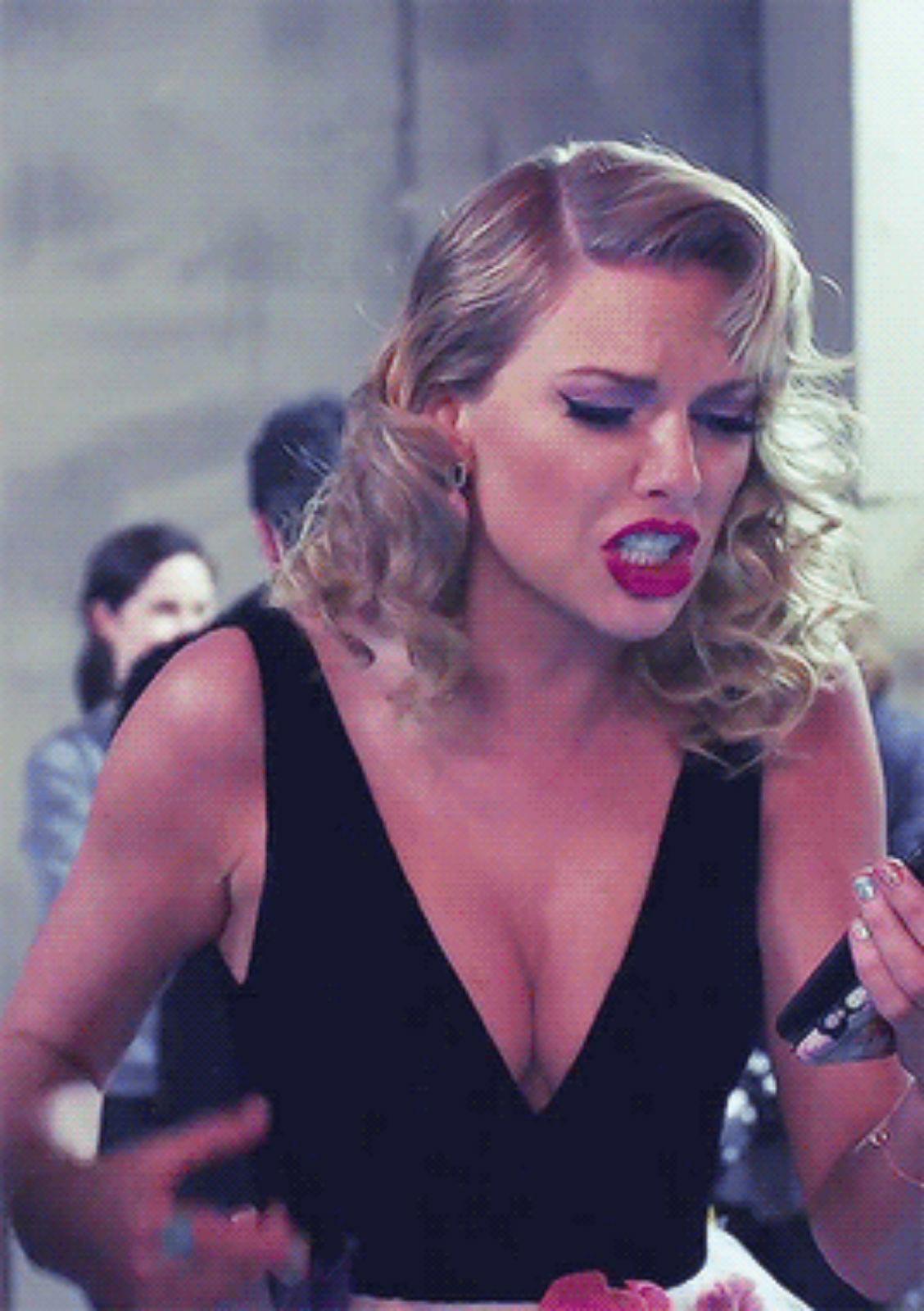 Amazing Cleavage | Scrolller