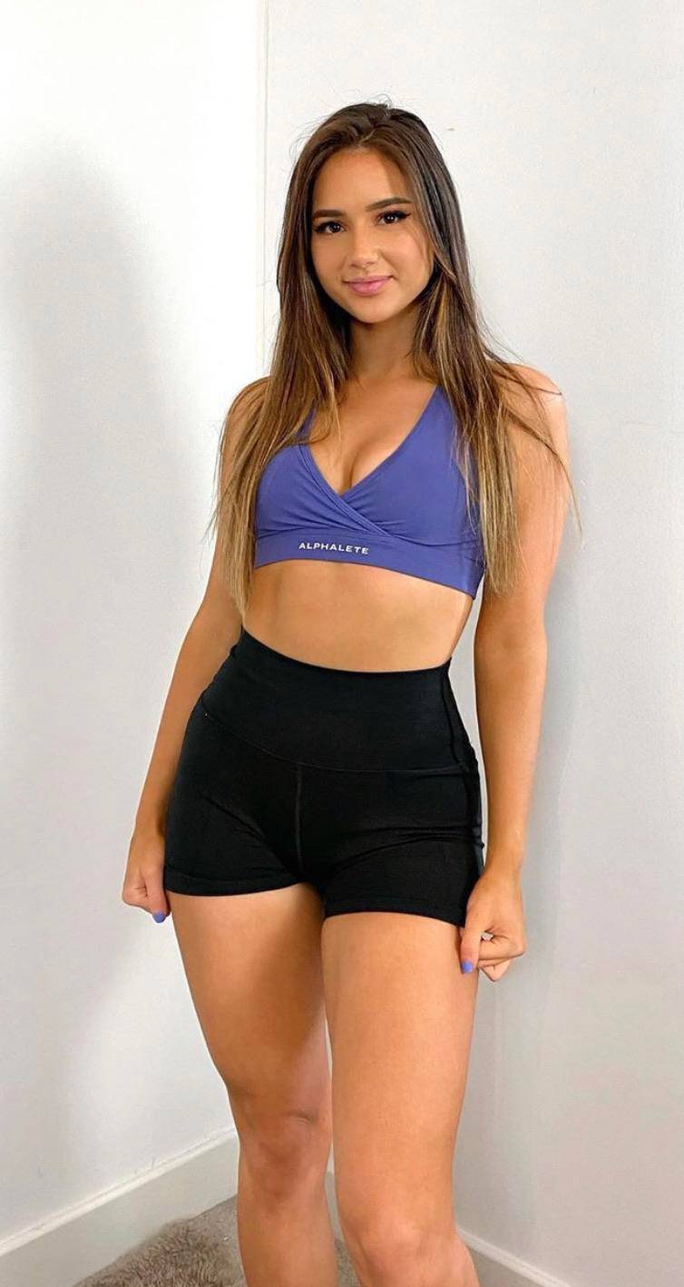 Amazing cleavage | Scrolller