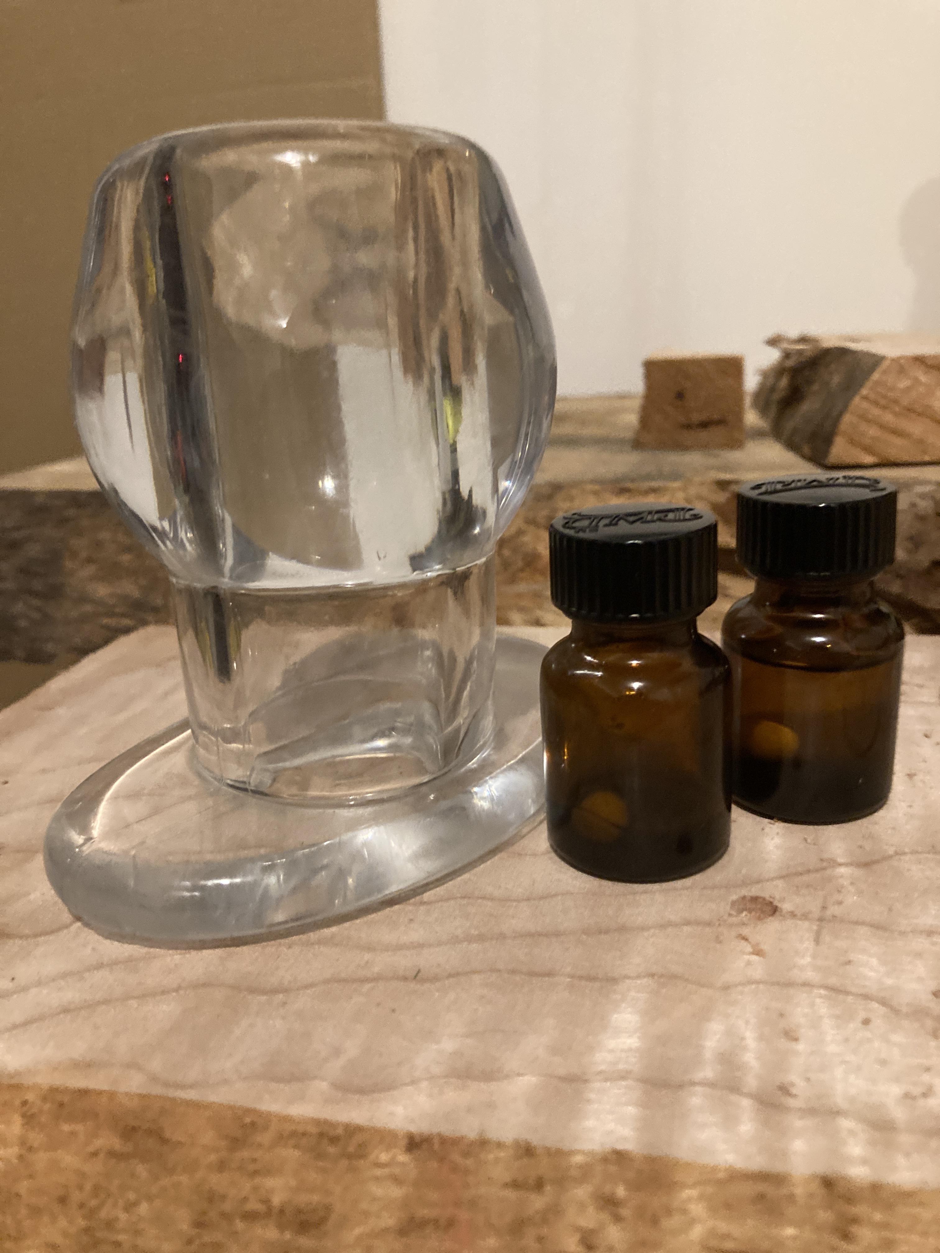 Amazing Giant plug | Scrolller