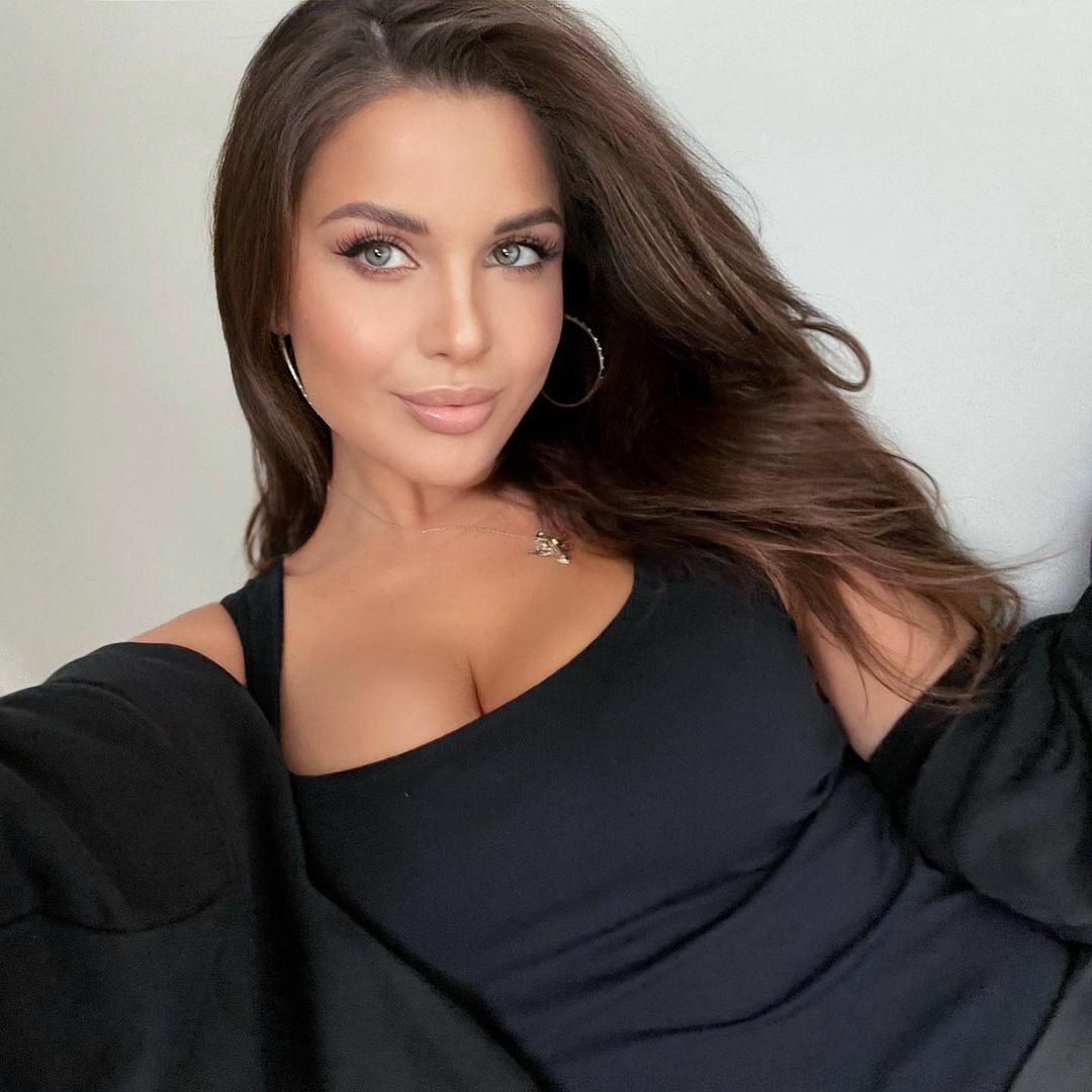 Amazing Julia | Scrolller