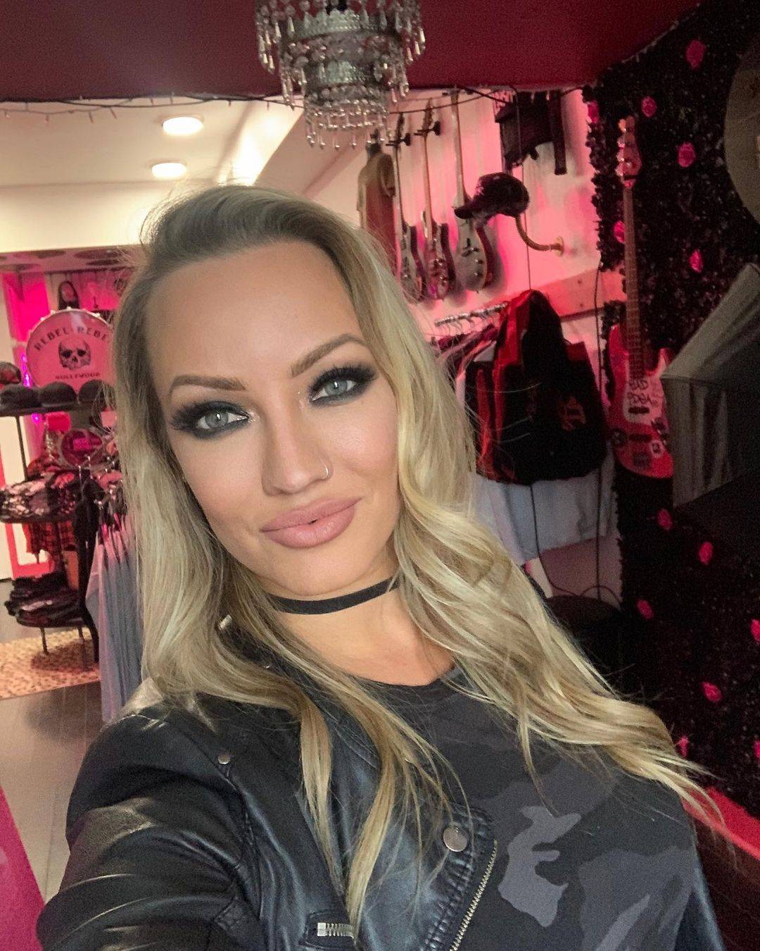 Amazing Lips | Scrolller