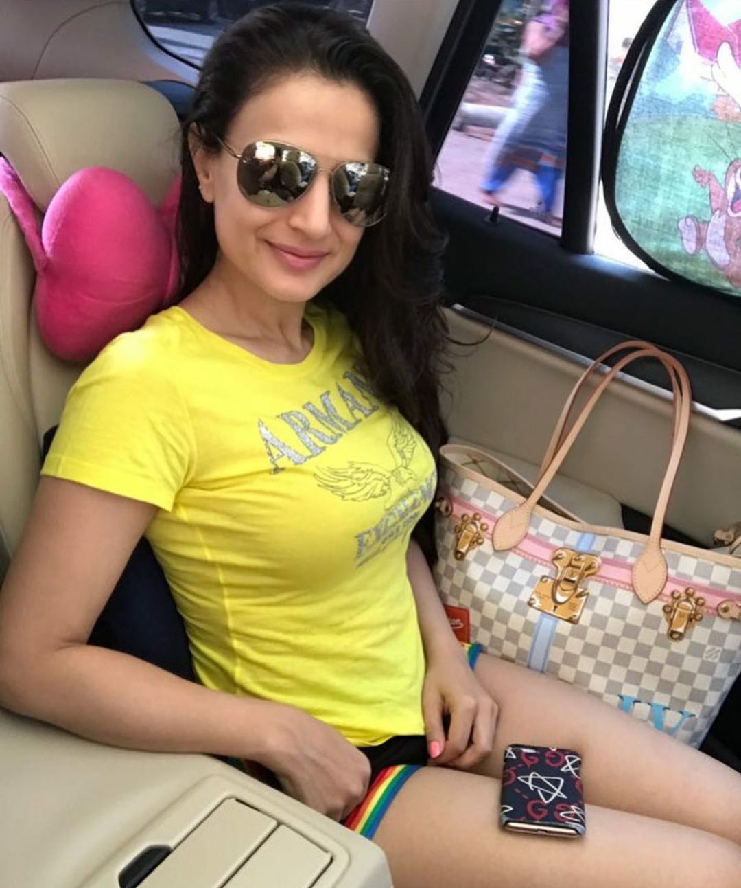 Ameesha Patel Scrolller