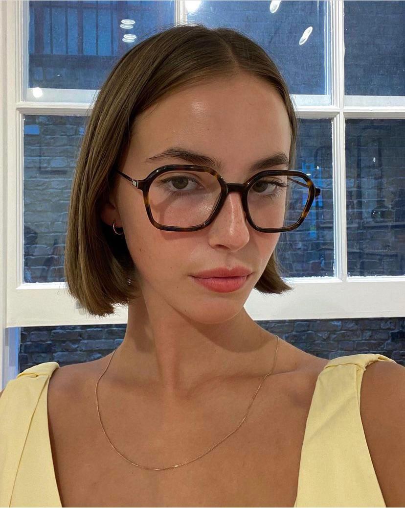 Amelie Manzoli [irtr] | Scrolller