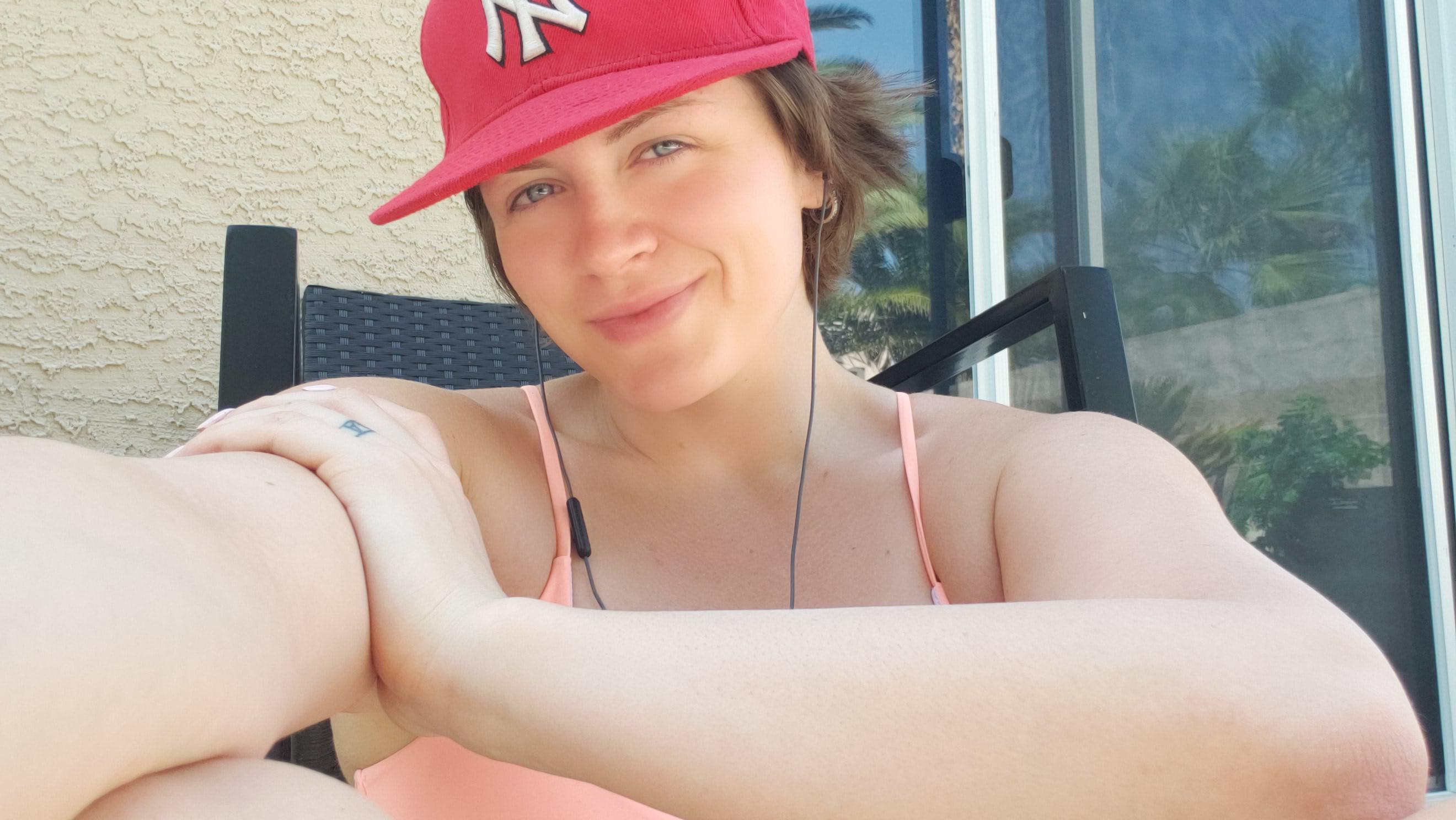 Amethyst is having a wonderful day today 😬 | Scrolller