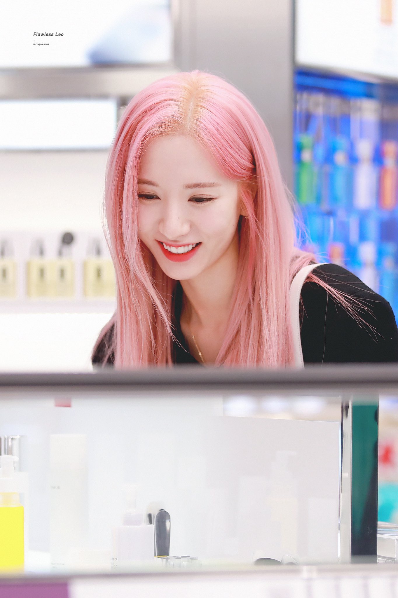 Amused Bona | Scrolller