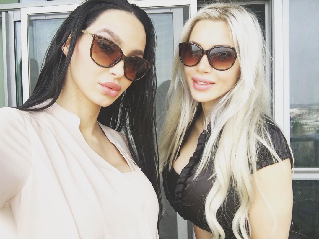 Amy with fellow bimbo | Scrolller