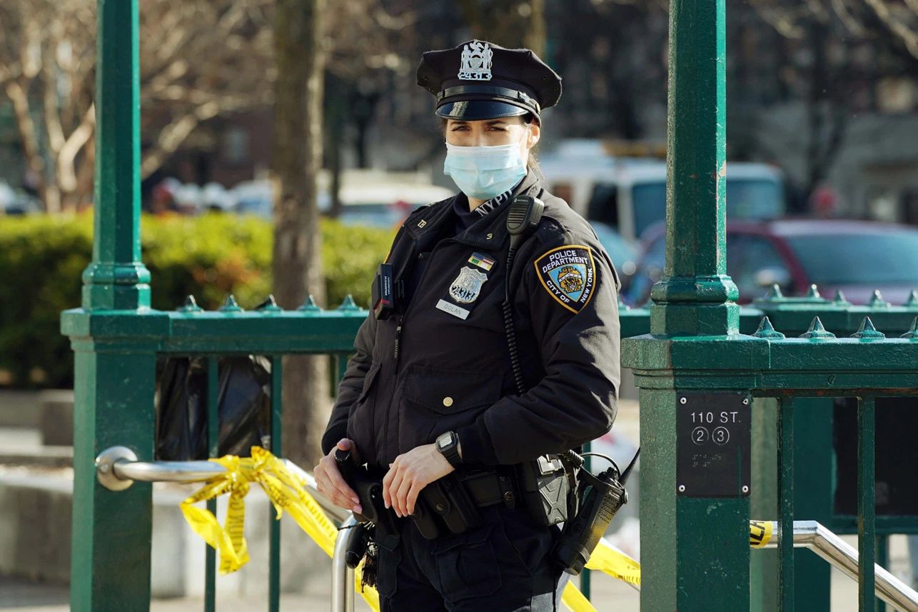 An NYPD officer in a surgical mask during the COVID-19 pandemic (April 2, 2020) [1286 x 857 ...