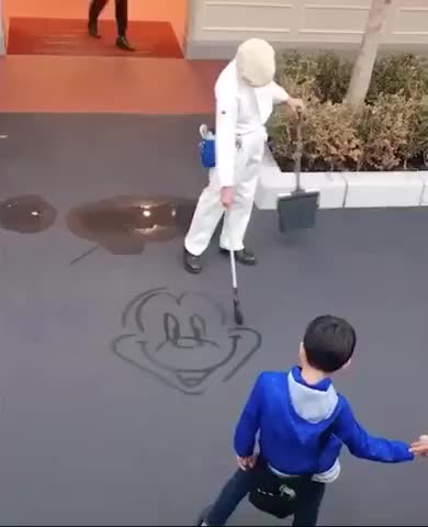 An unconventional drawing of Mickey | Scrolller