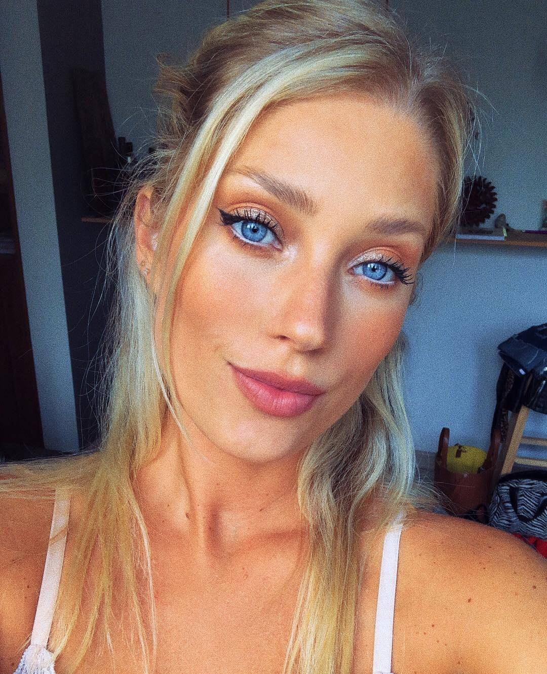 Analu Silveira (Brazilian) | Scrolller