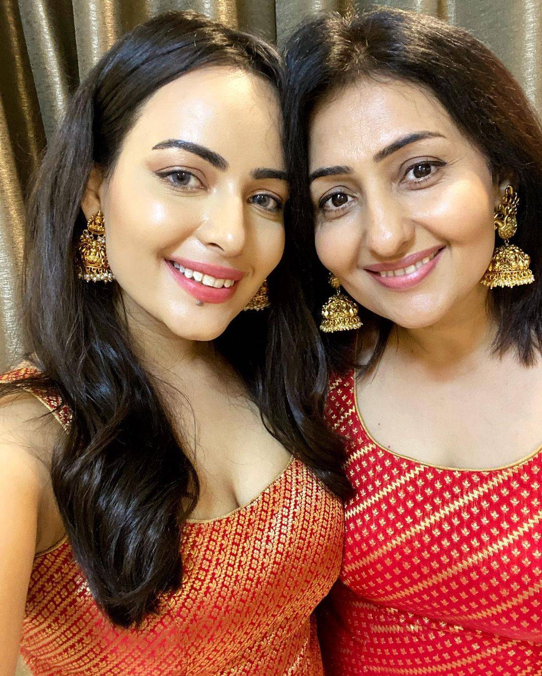 Anchal Munjal and her Mom Ethnic look | Scrolller