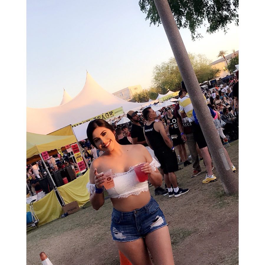 And she brings drinks? | Scrolller