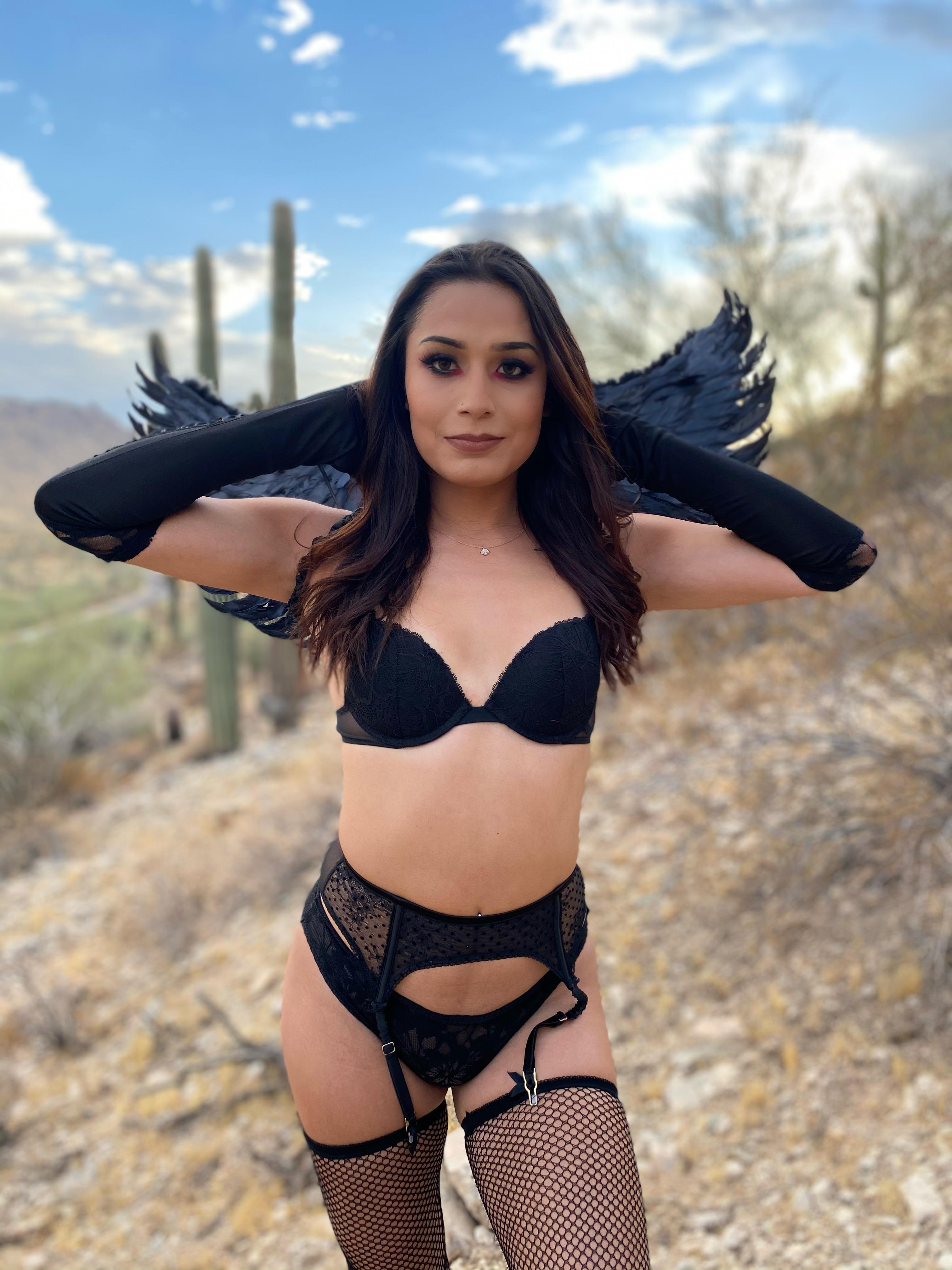 Angels in the desert. 🖤 | Scrolller