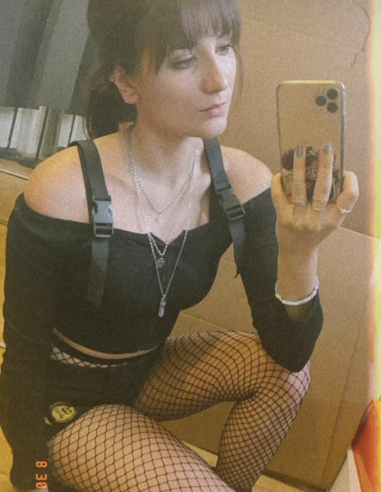 Anna Brisbin aka BrizzyVoices in fish nets | Scrolller