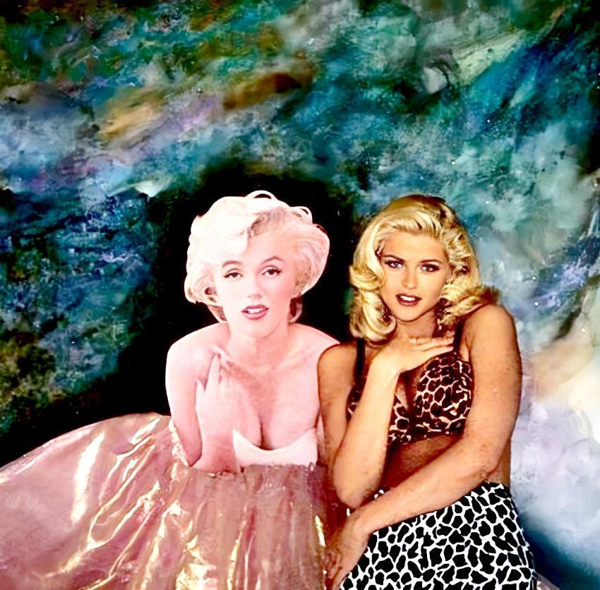 Anna Nicole Smith poses with artwork of her idol, Marilyn Monroe, in the early 1990s | Scrolller