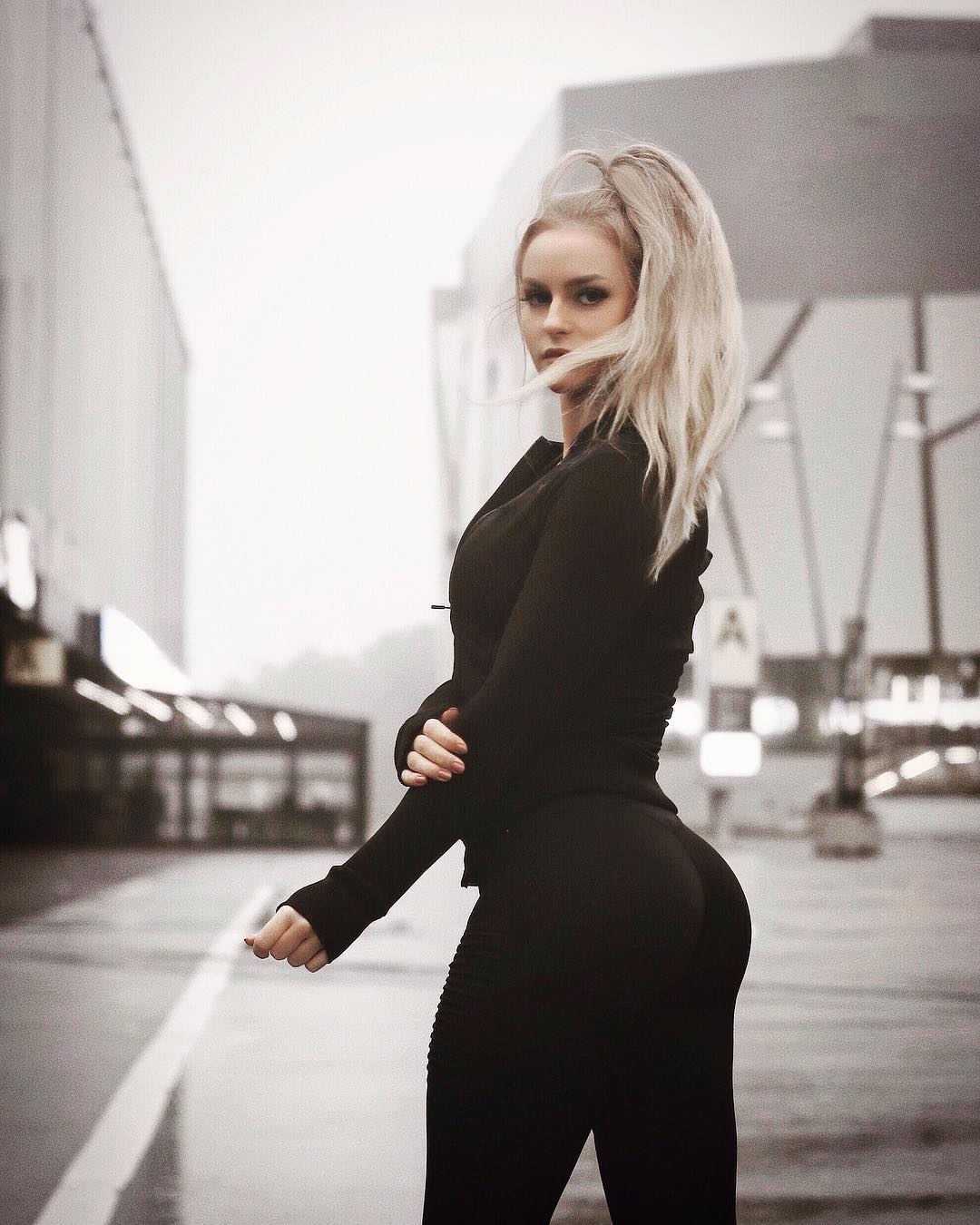 Anna Nystrom Scrolller