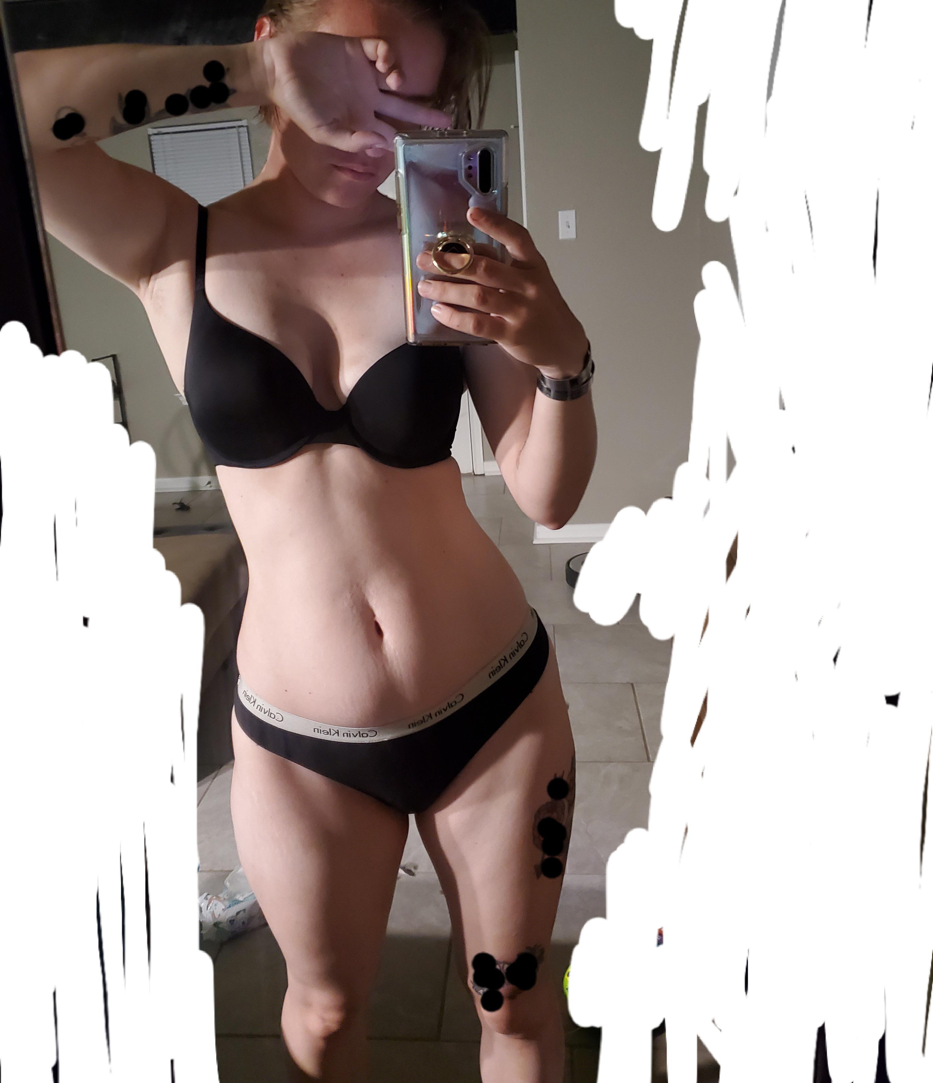 Another mirror selfie {24F} | Scrolller