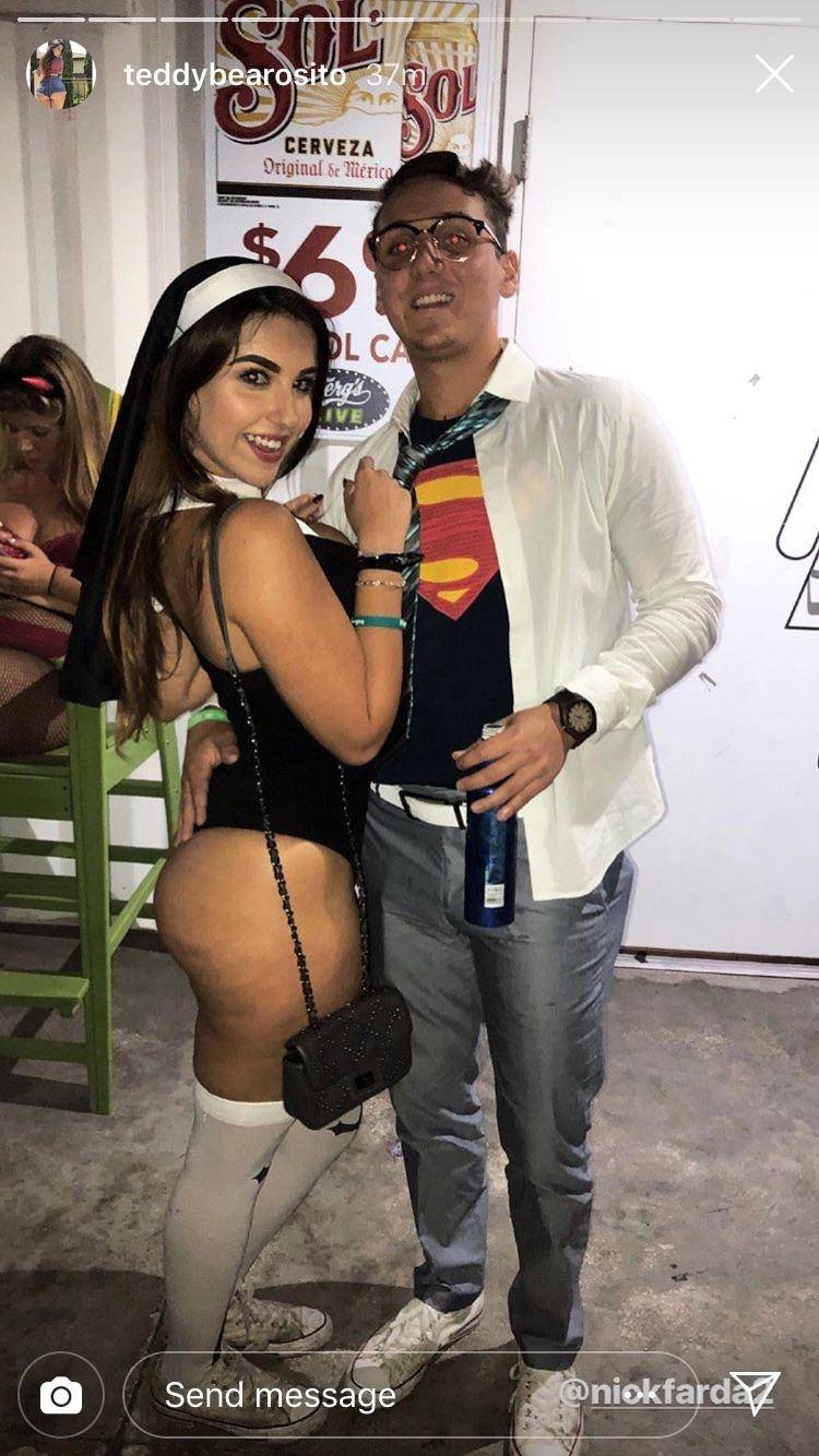 Another tactical hand placement | Scrolller