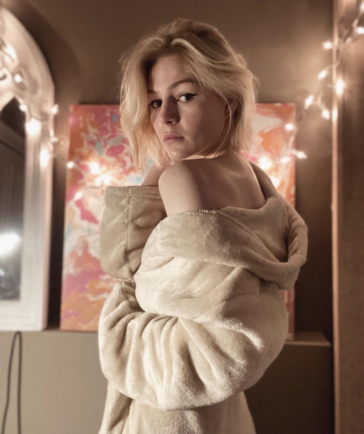 Another TikTok jaw dropper, Kris Collins | Scrolller