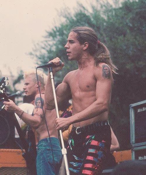 Anthony Kiedis and Flea of the Red Hot Chili Peppers in 1986. | Scrolller
