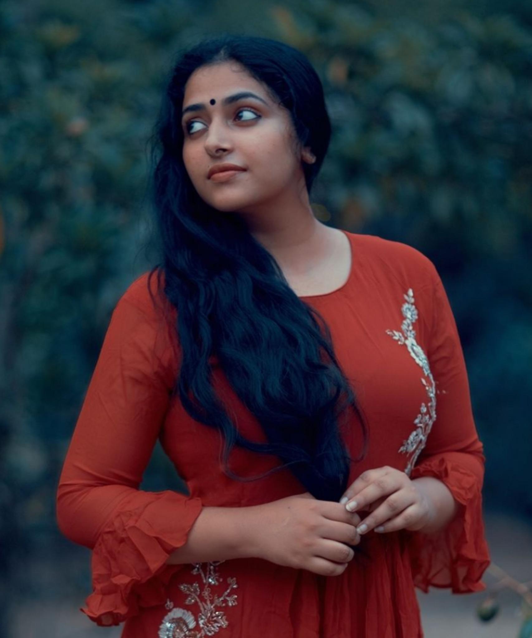 Anu Sithara | Scrolller