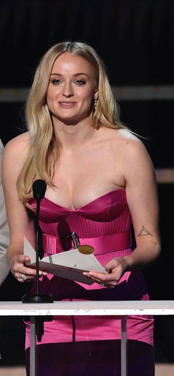 Any bi bud to help me cum to sophie turner and Madison beer | Scrolller