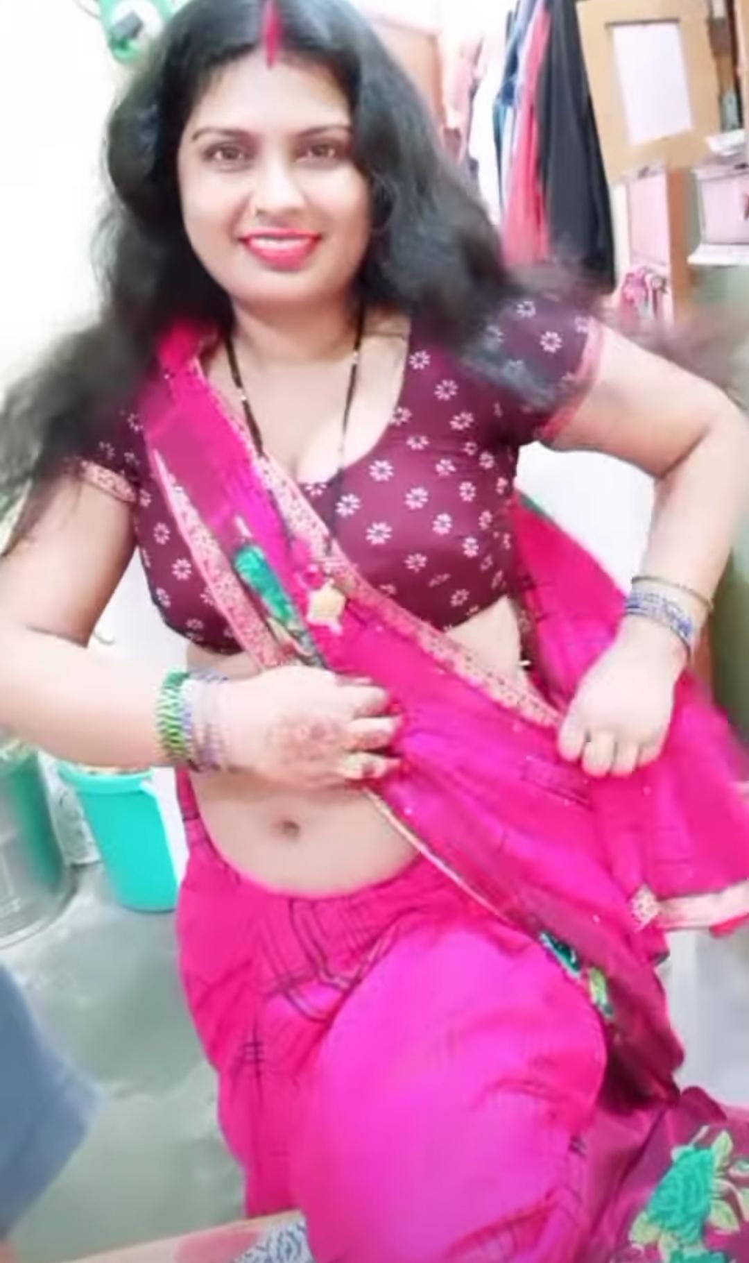 any desi aunty,bhabhi here dm me | Scrolller