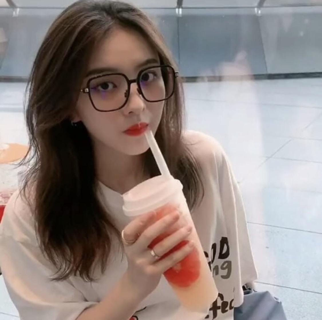 Any idea on who this is? | Scrolller