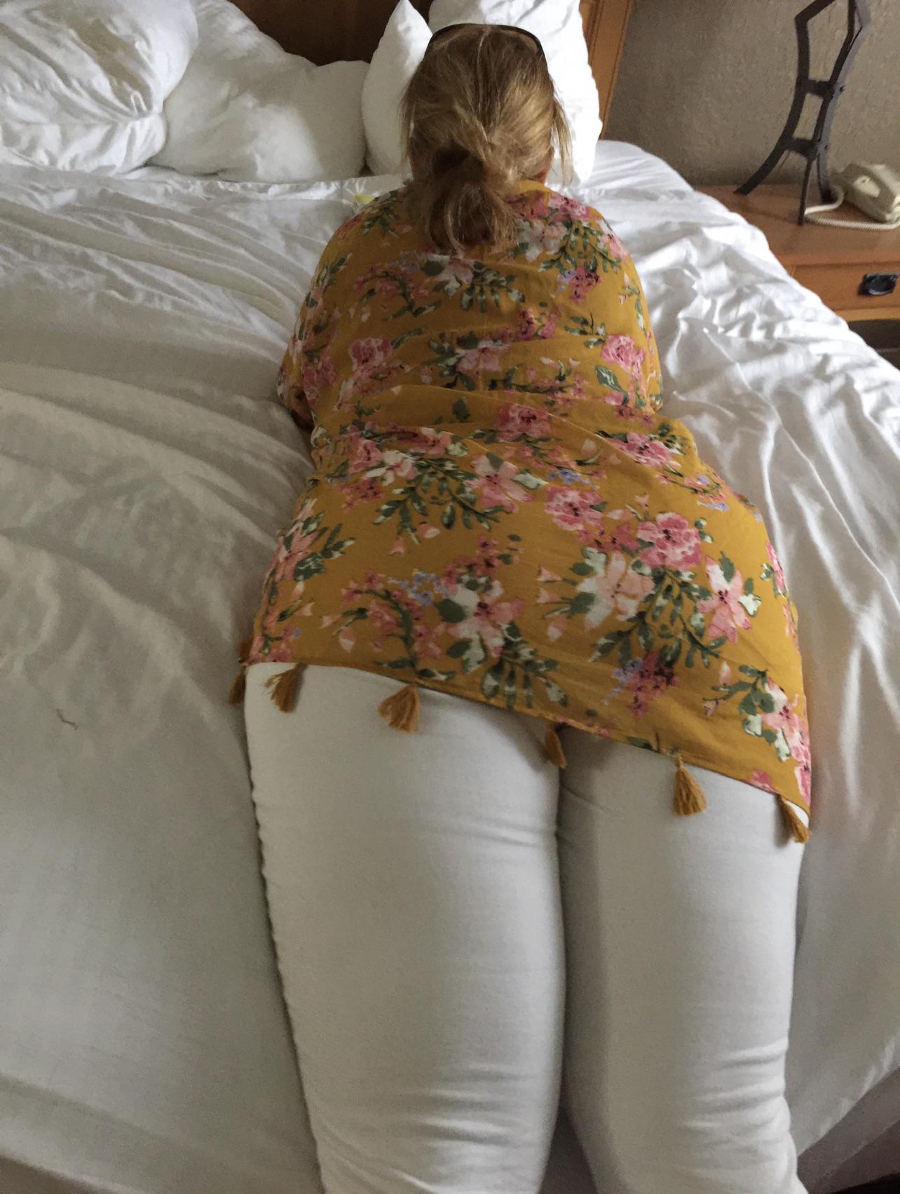 Any Love For Thick Moms Scrolller
