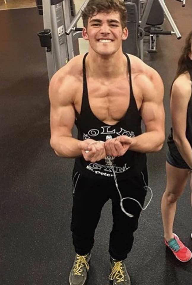 Any other muscular dudes on here? | Scrolller