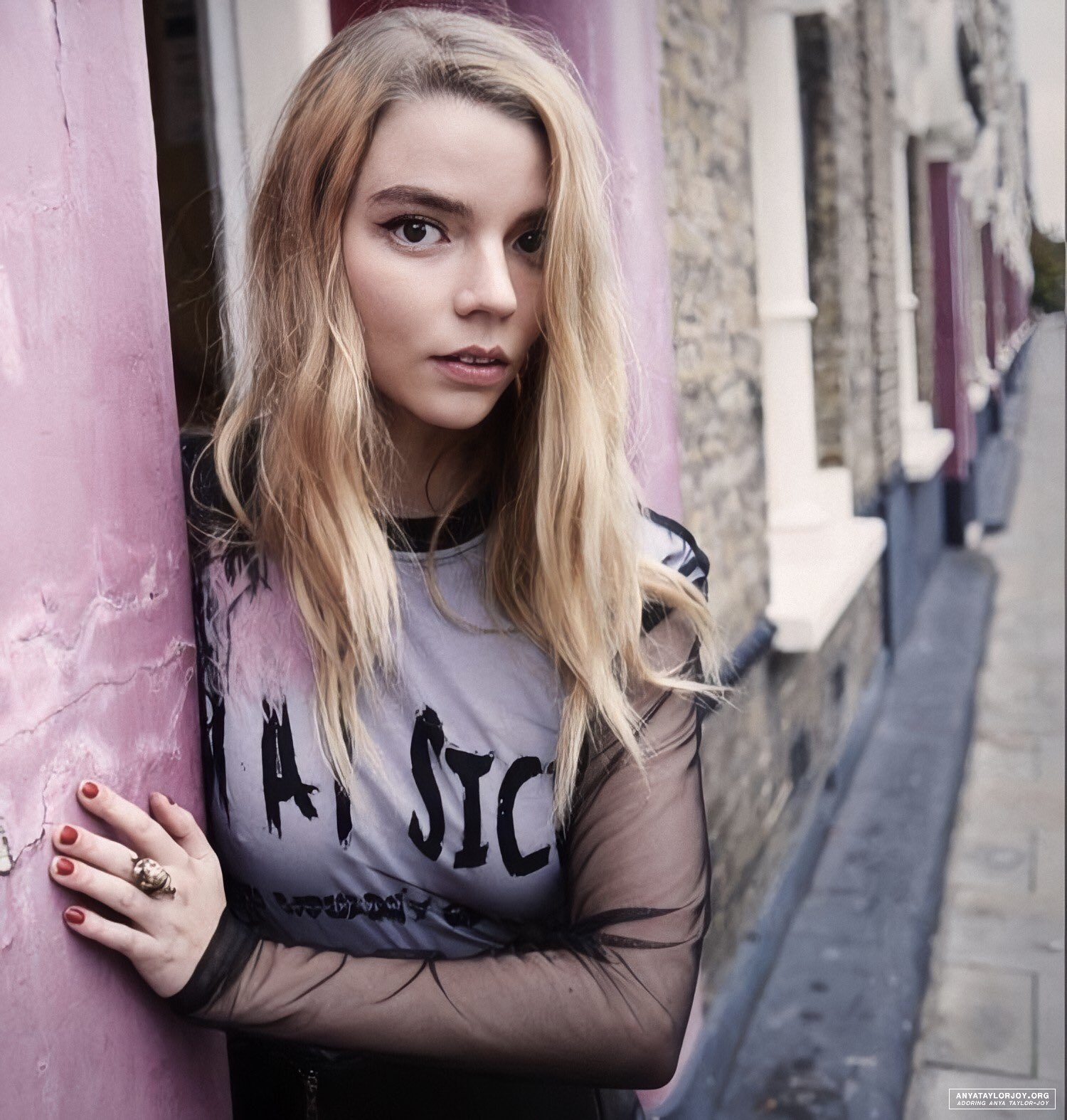 Anya Taylor Joy Scrolller