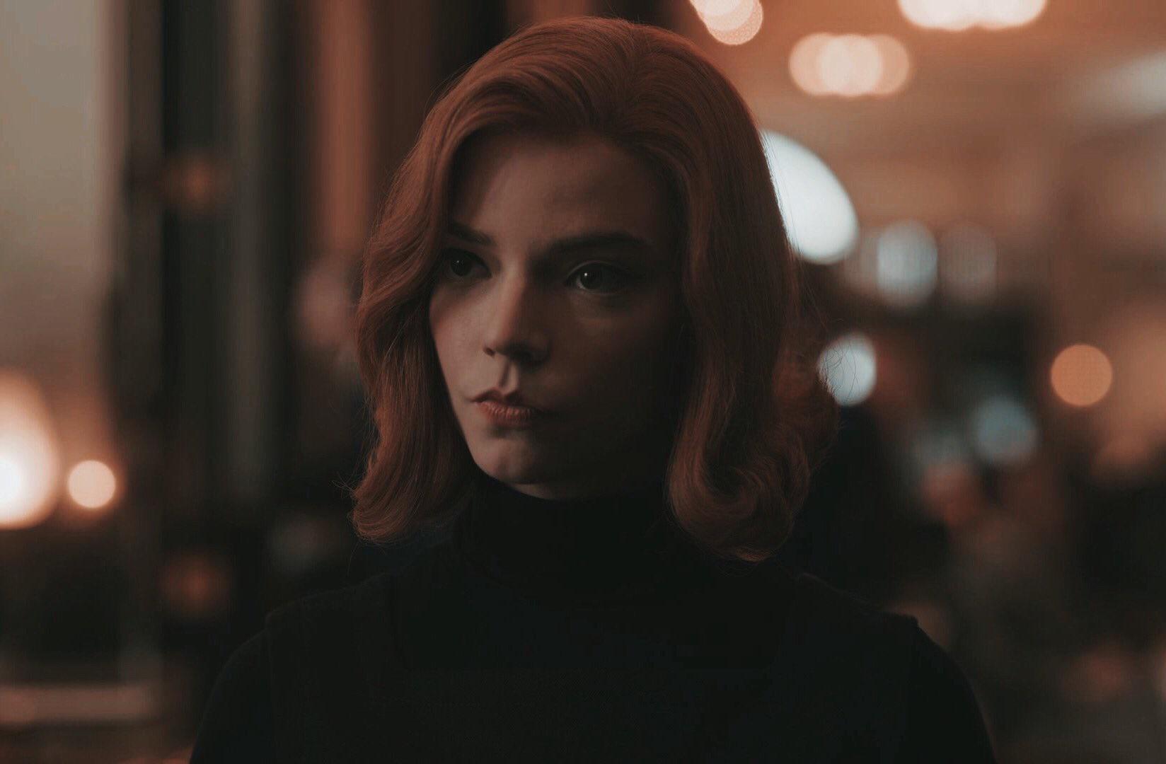 Anya Taylor Joy Scrolller
