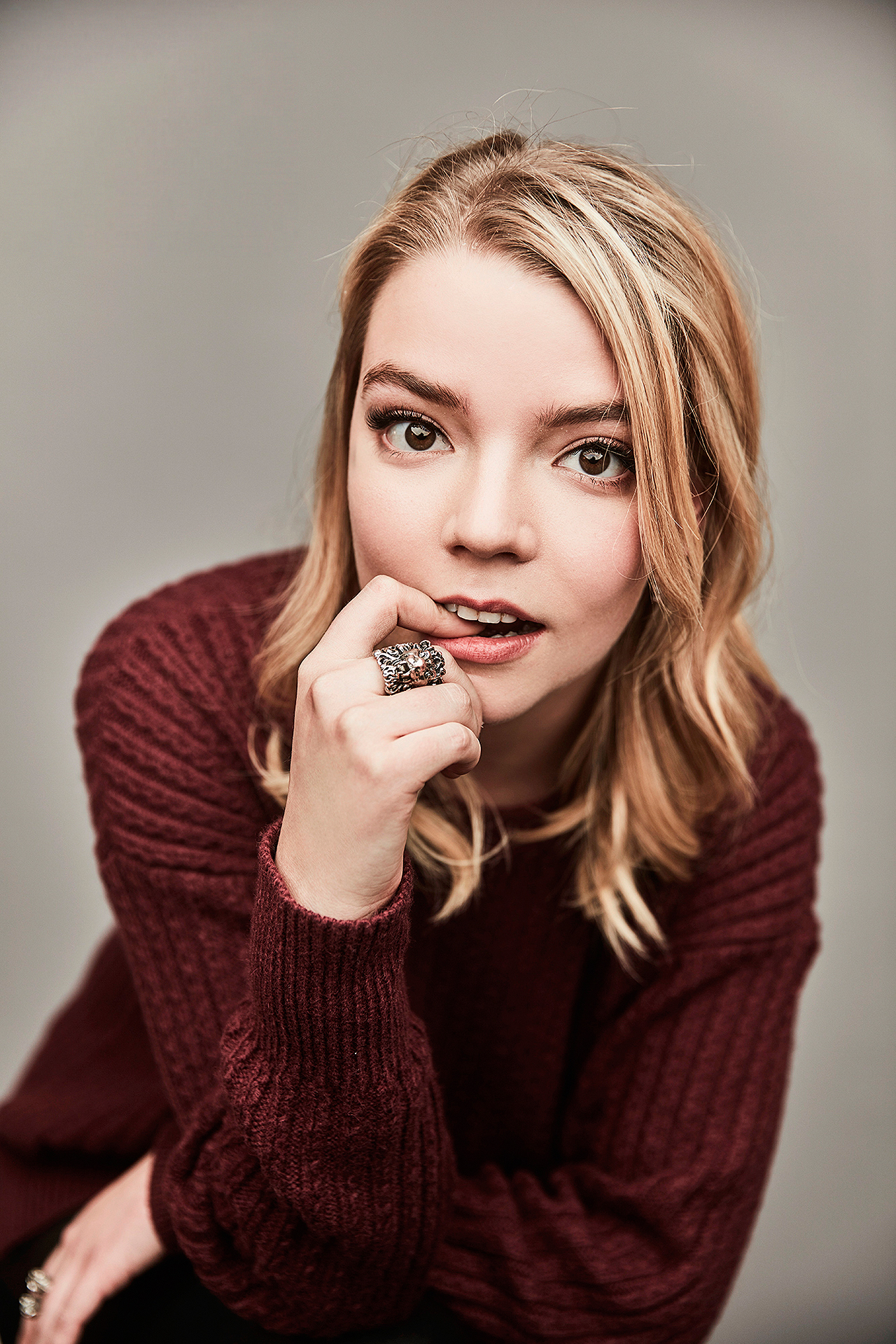 Anya Taylor Joy Scrolller
