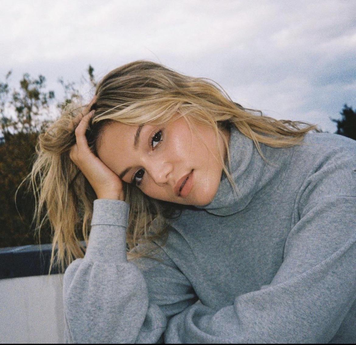 Olivia Holt | Scrolller
