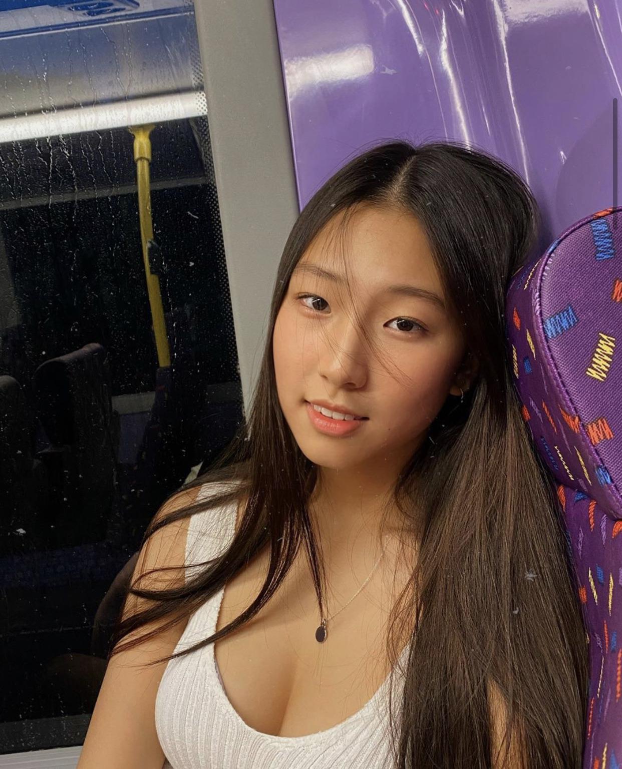 Anyone know her ig or tiktok? | Scrolller