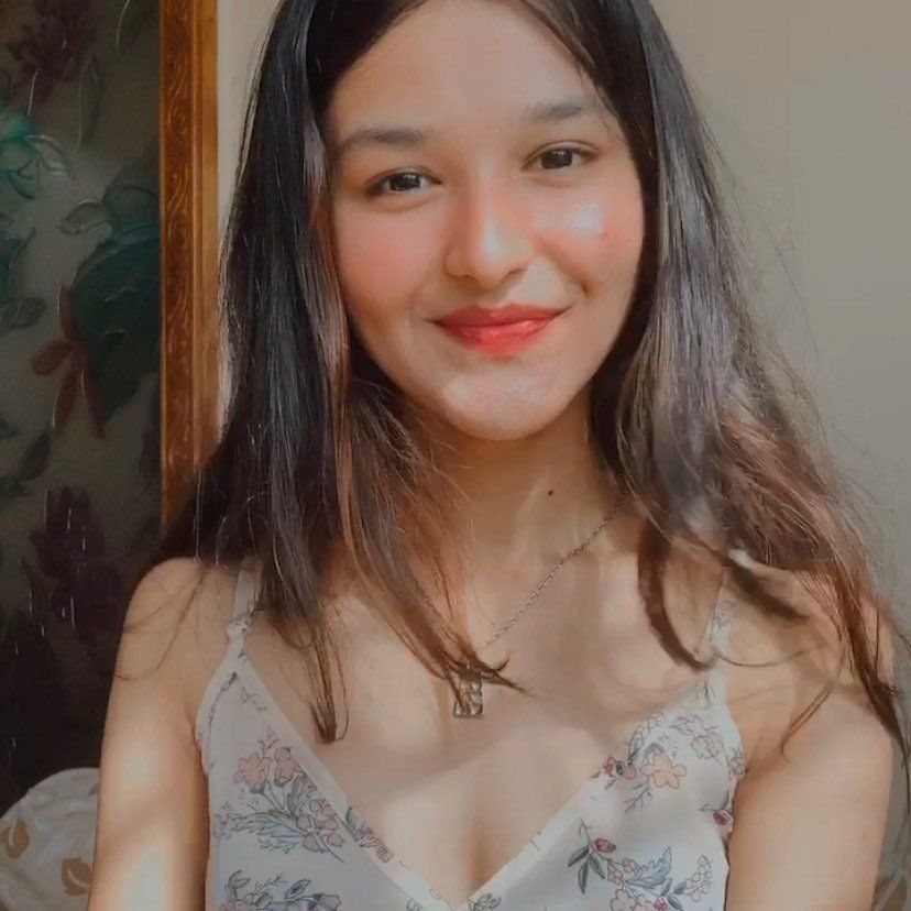 anyone know her ? name ig? | Scrolller