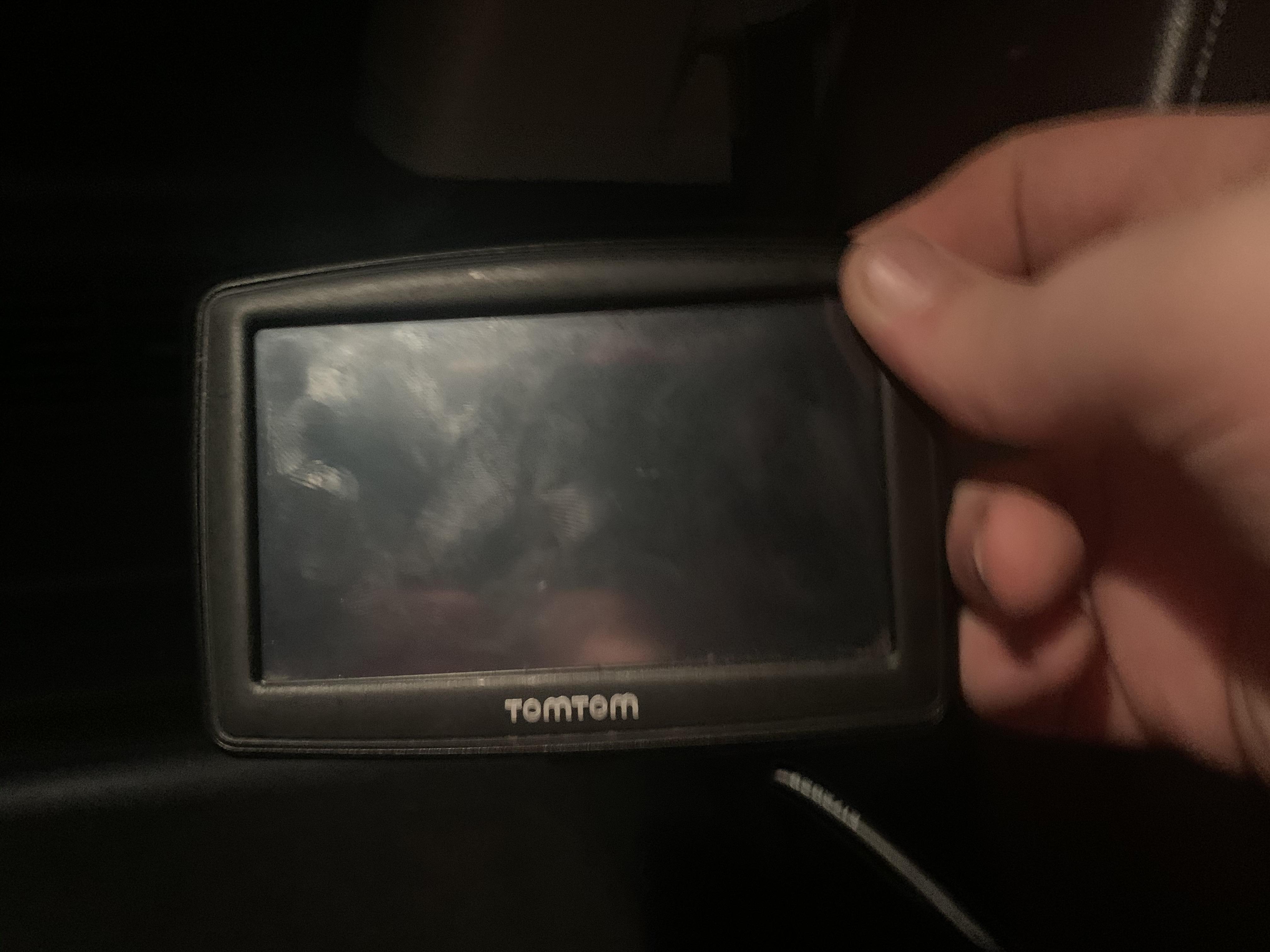 Anyone know what this is I know it's a GPS don't know what model it is | Scrolller