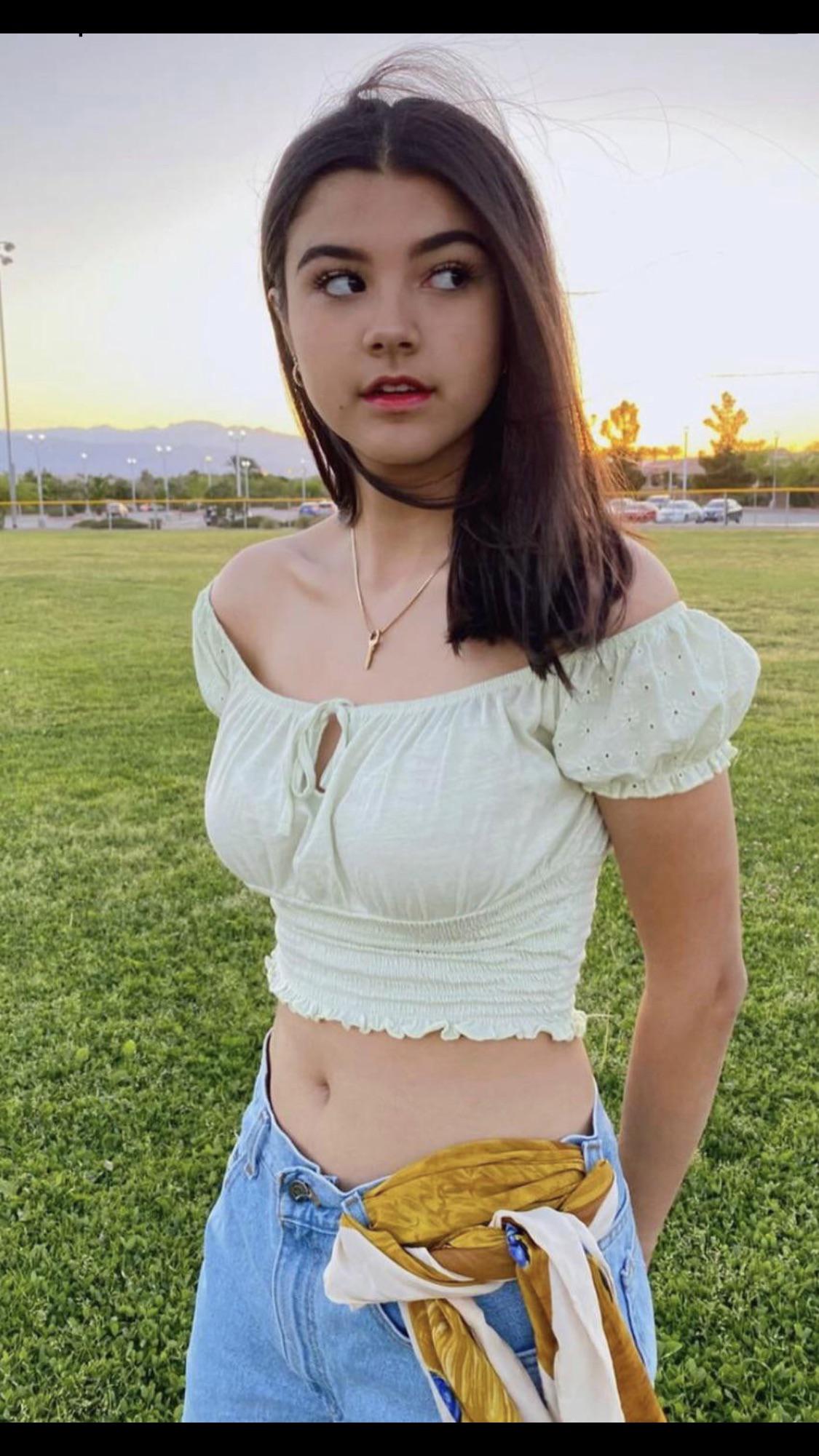 Anyone wanna jerk off to the underrated Star Cheagaray with me? | Scrolller