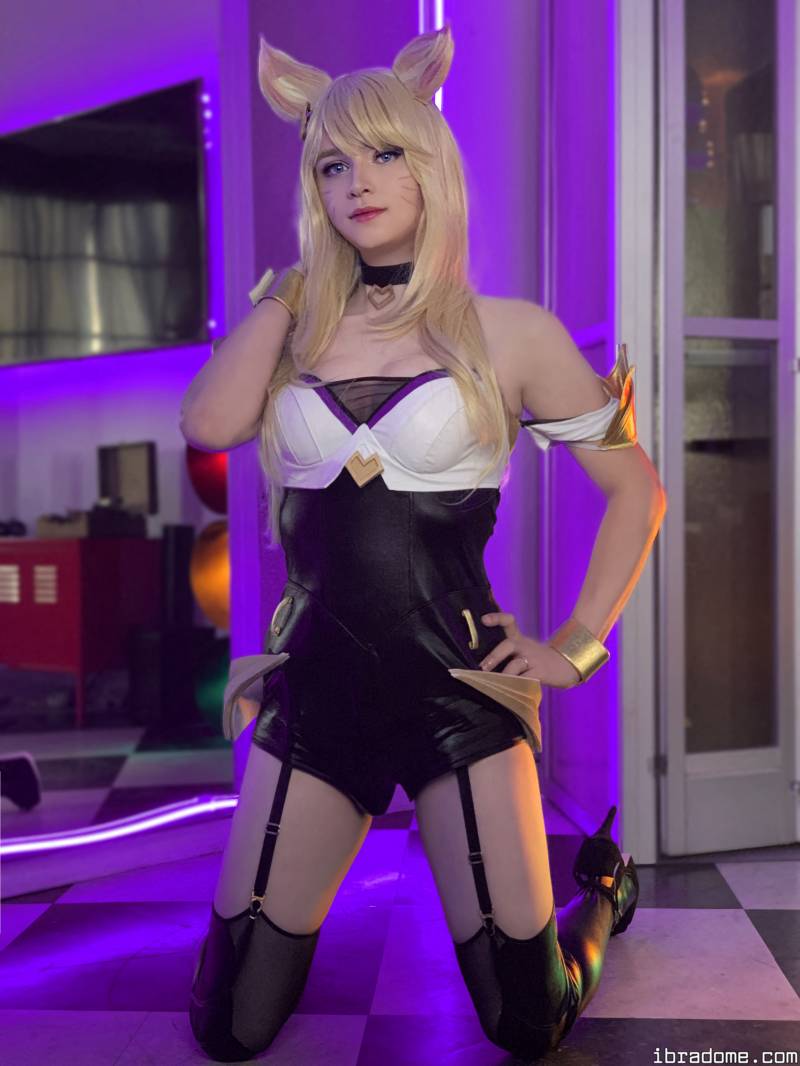 Anyone wanna trade and jerk to Sneaky? | Scrolller