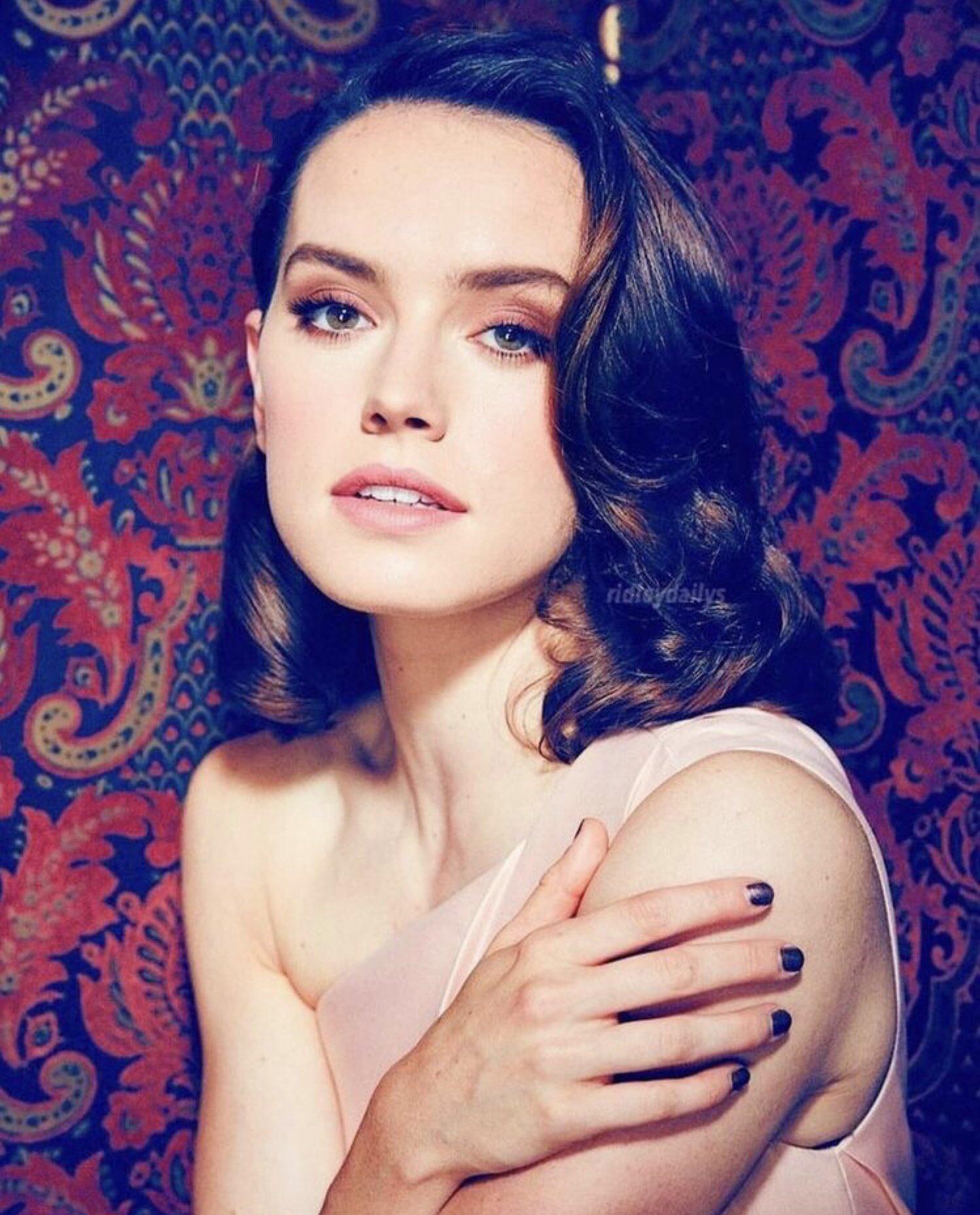 Anyone wanna trade pics and cum to Daisy Ridley? | Scrolller