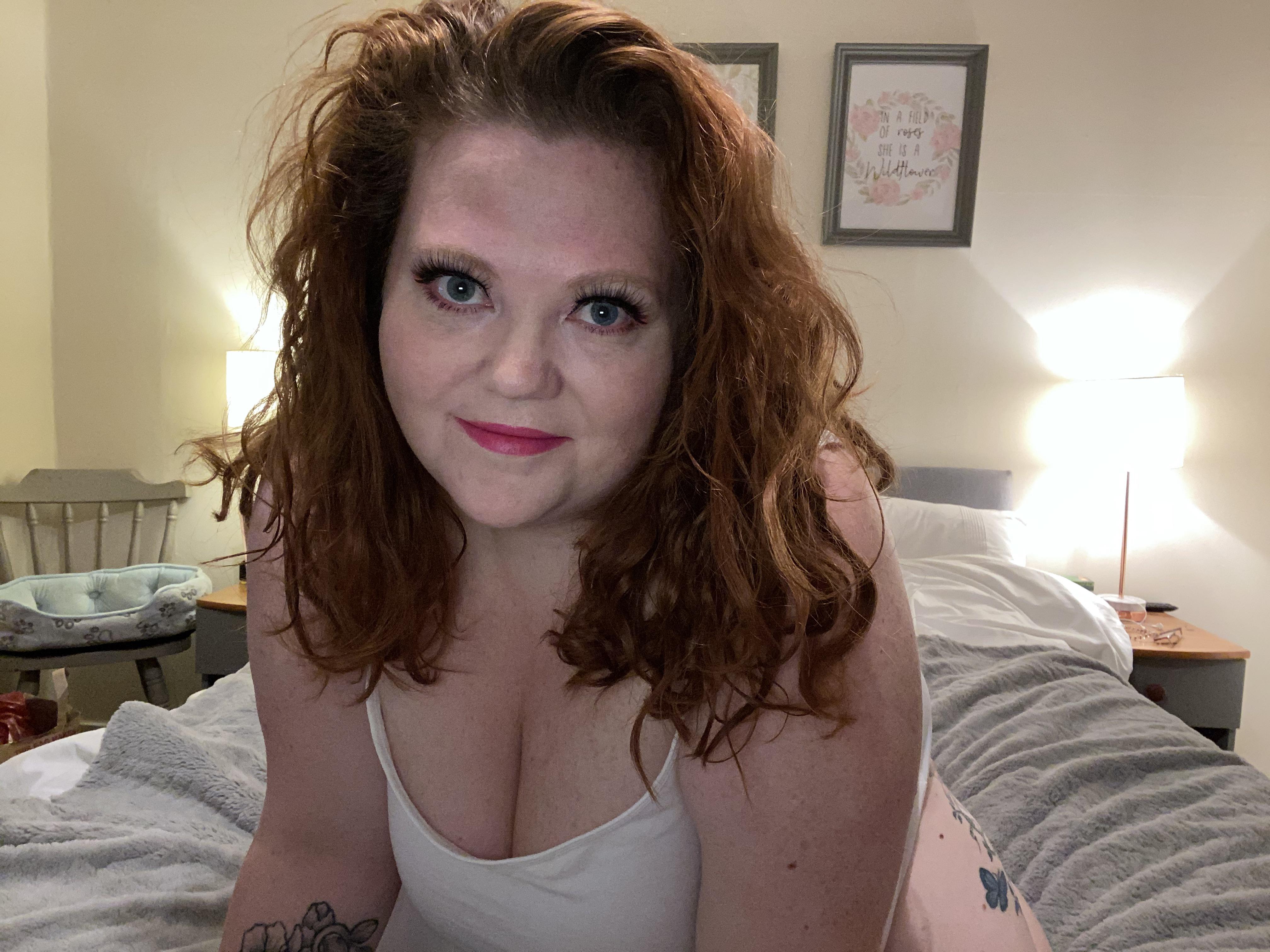 anyone want to come cuddle with me? x | Scrolller