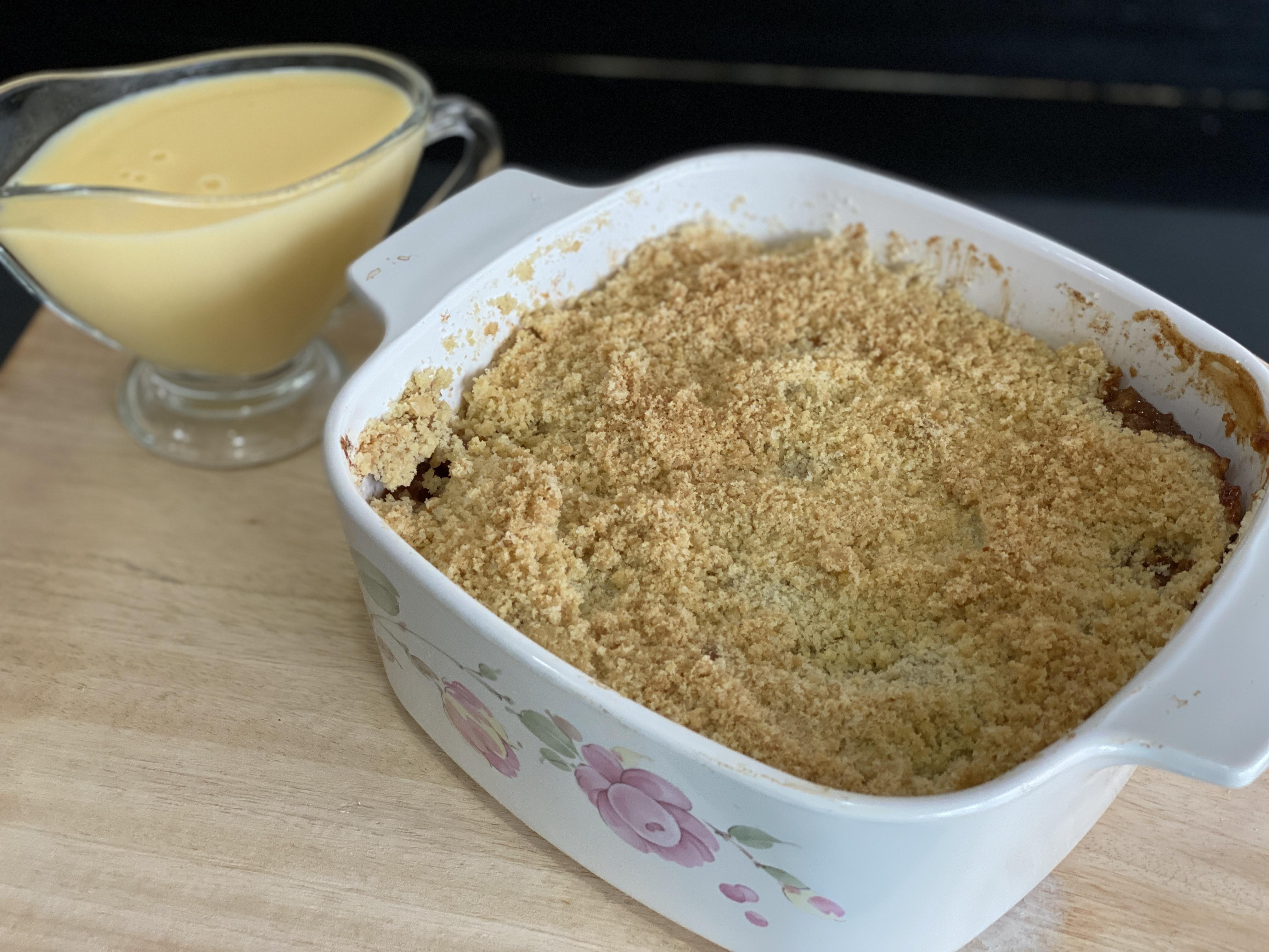 Apple crumble with vanilla custard | Scrolller