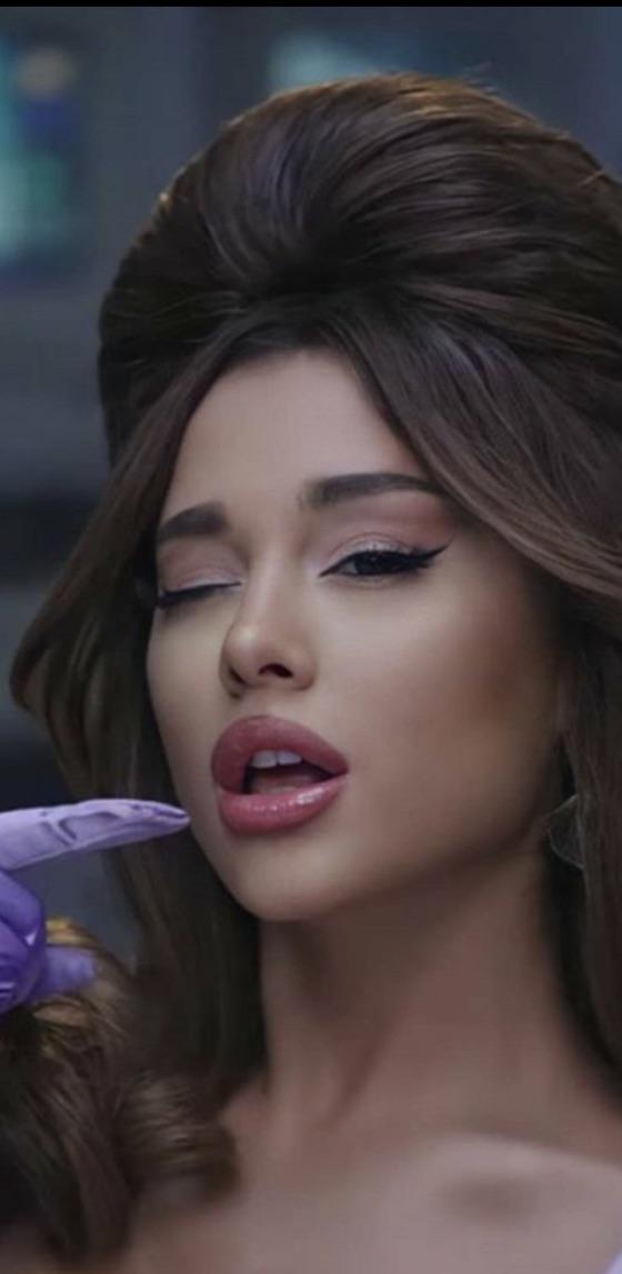 Ari has the most fuckable face 🤤🤤 | Scrolller