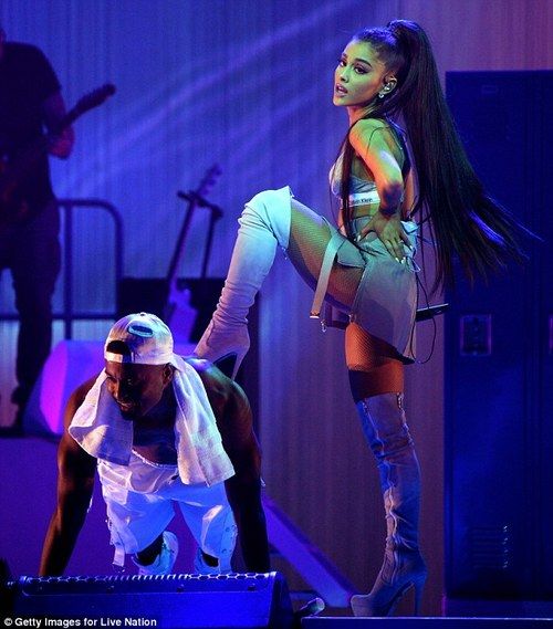 Ariana Grande Scrolller